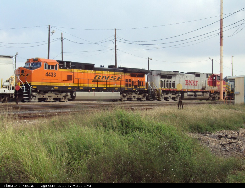 BNSF 4433